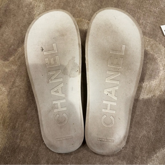 CHANEL | Shoes | Chanel Iconic Sundeck White Silver Cc Logo Pool Slides ...